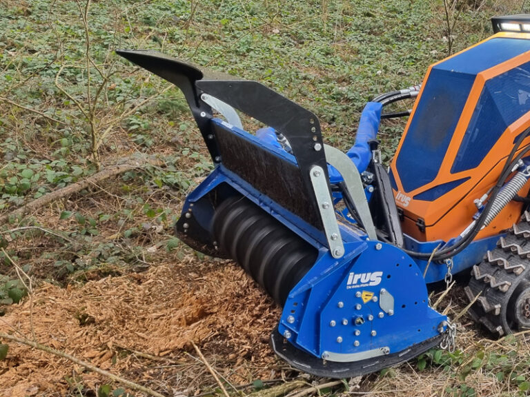 IRUS Geräteträger: Lösungen für Mäh- & Landschaftspflege